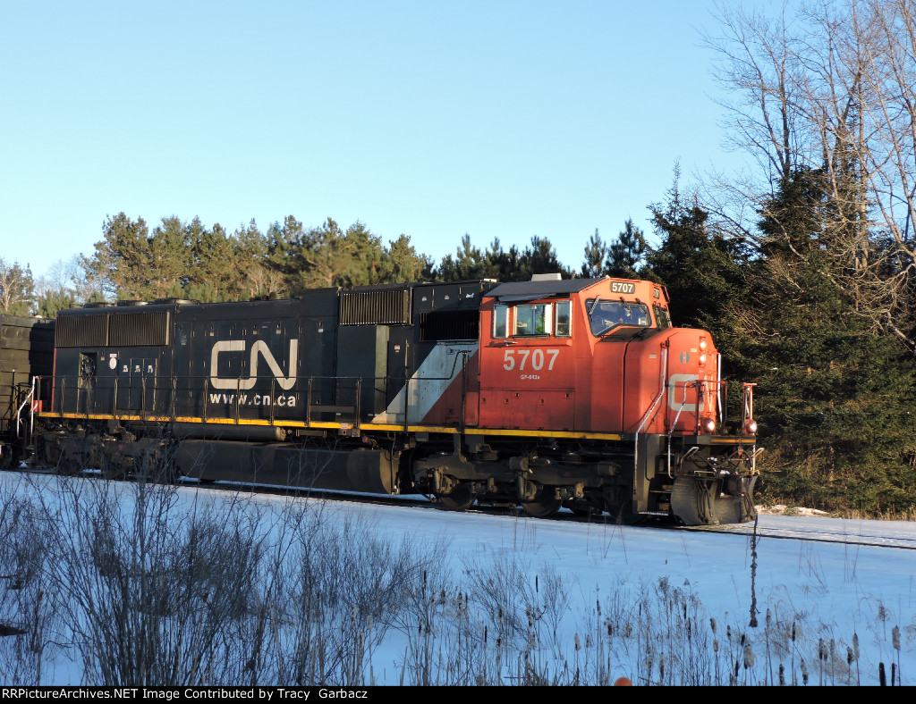 CN 5707 leading L544